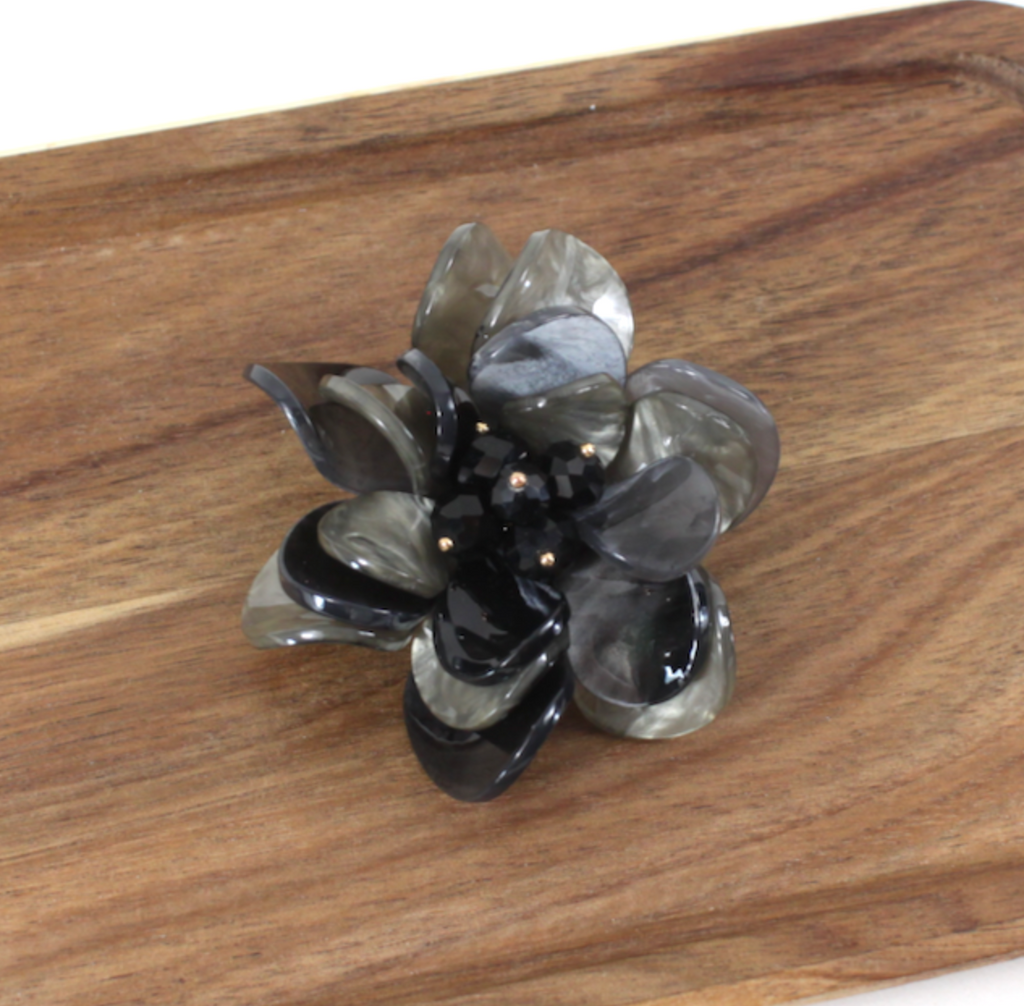 PP BROOCH FLWR POLYRSN – La Creme St Jacobs